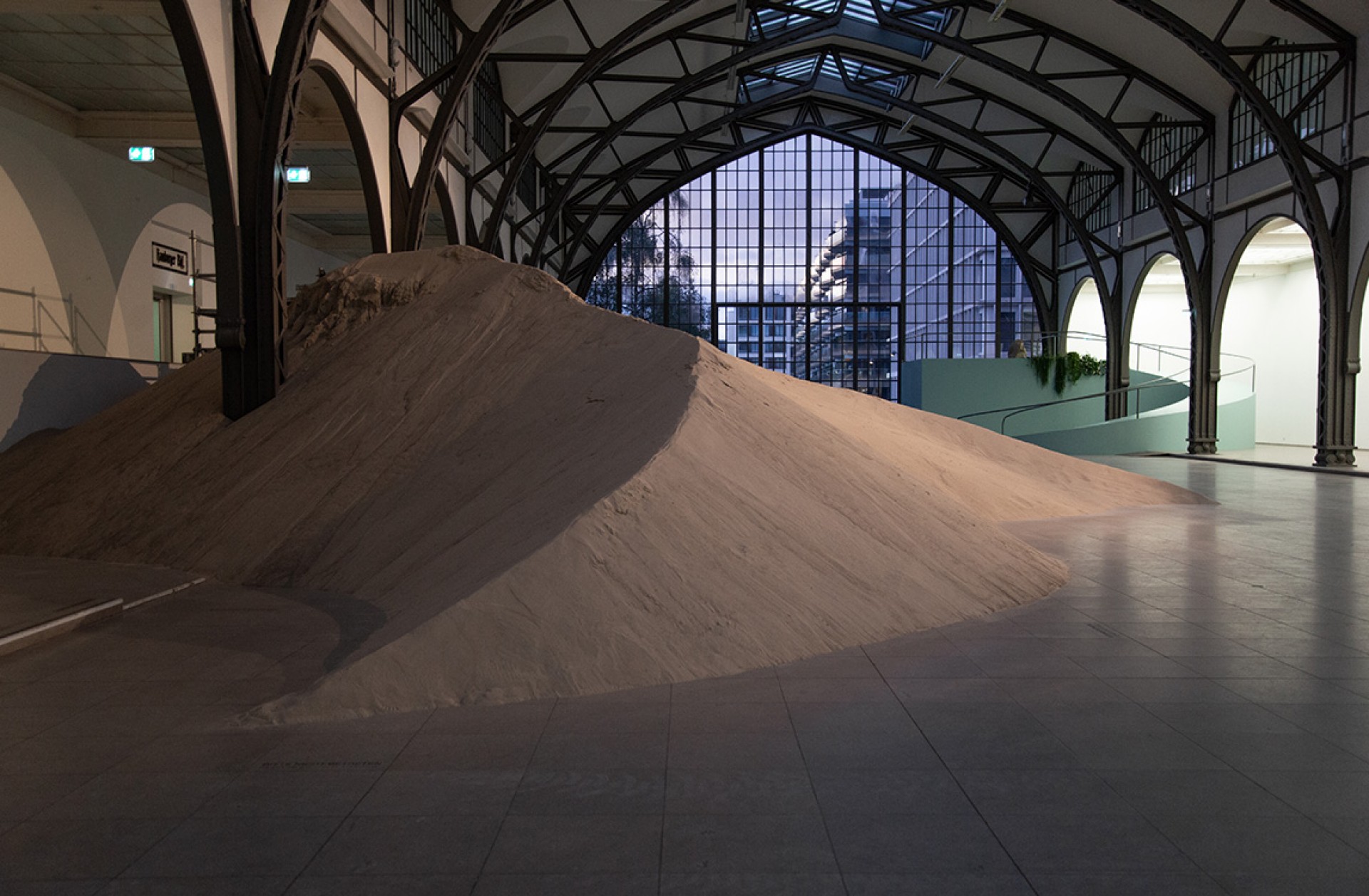 Alexandra Pirici: "Attune"