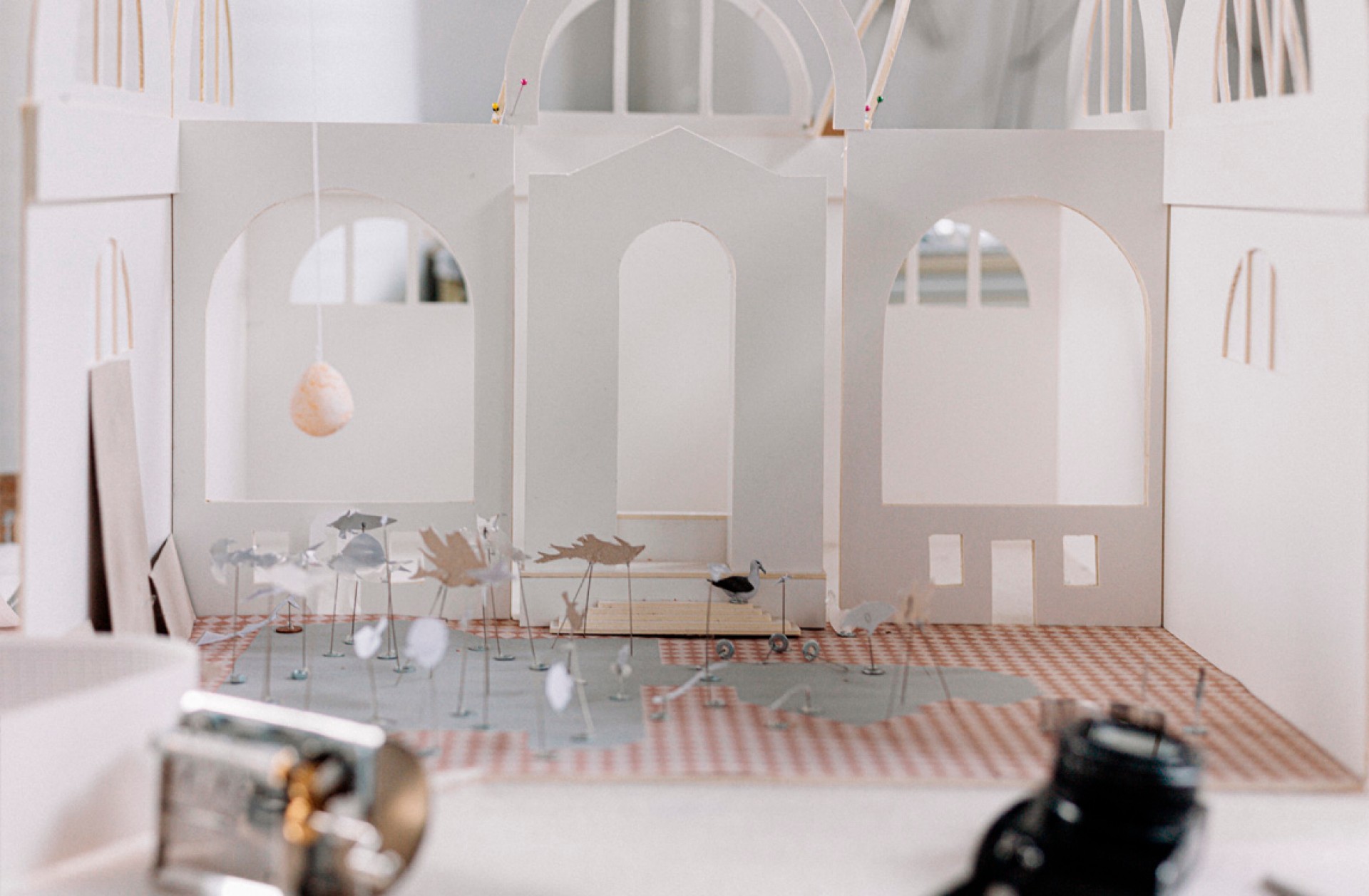 Petrit Halilaj和Álvaro Urbano：《海上月光重奏》