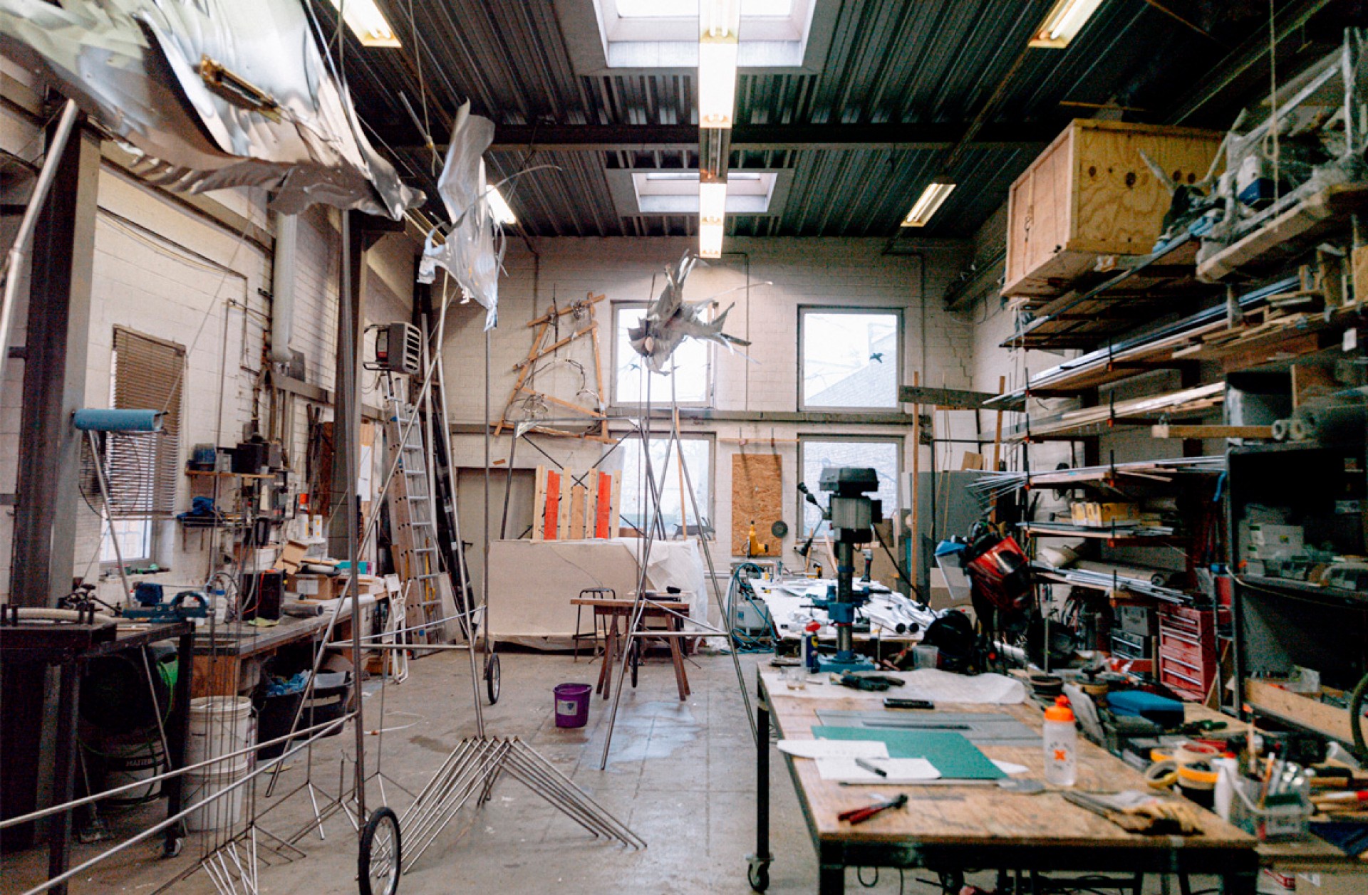 Petrit Halilaj et Álvaro Urbano : « Lunar Ensemble for Uprising Seas