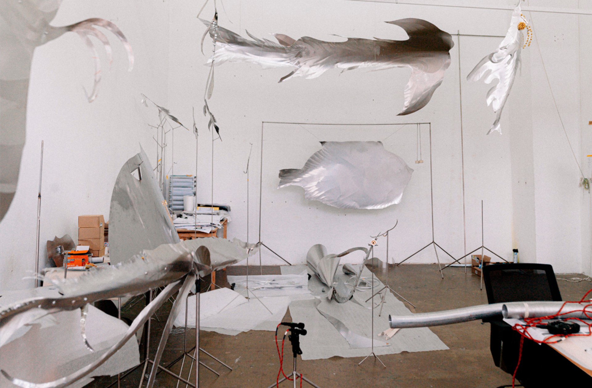 Petrit Halilaj et Álvaro Urbano : « Lunar Ensemble for Uprising Seas