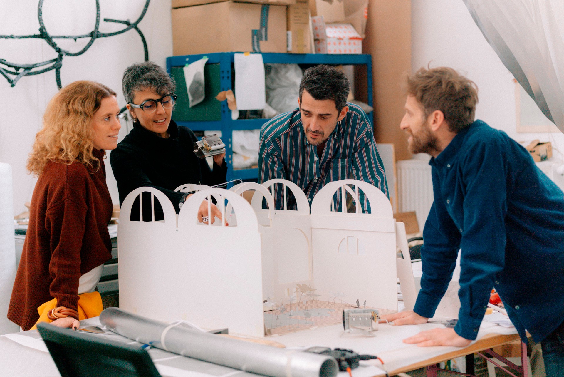 Petrit Halilaj和Álvaro Urbano：《海上月光重奏》